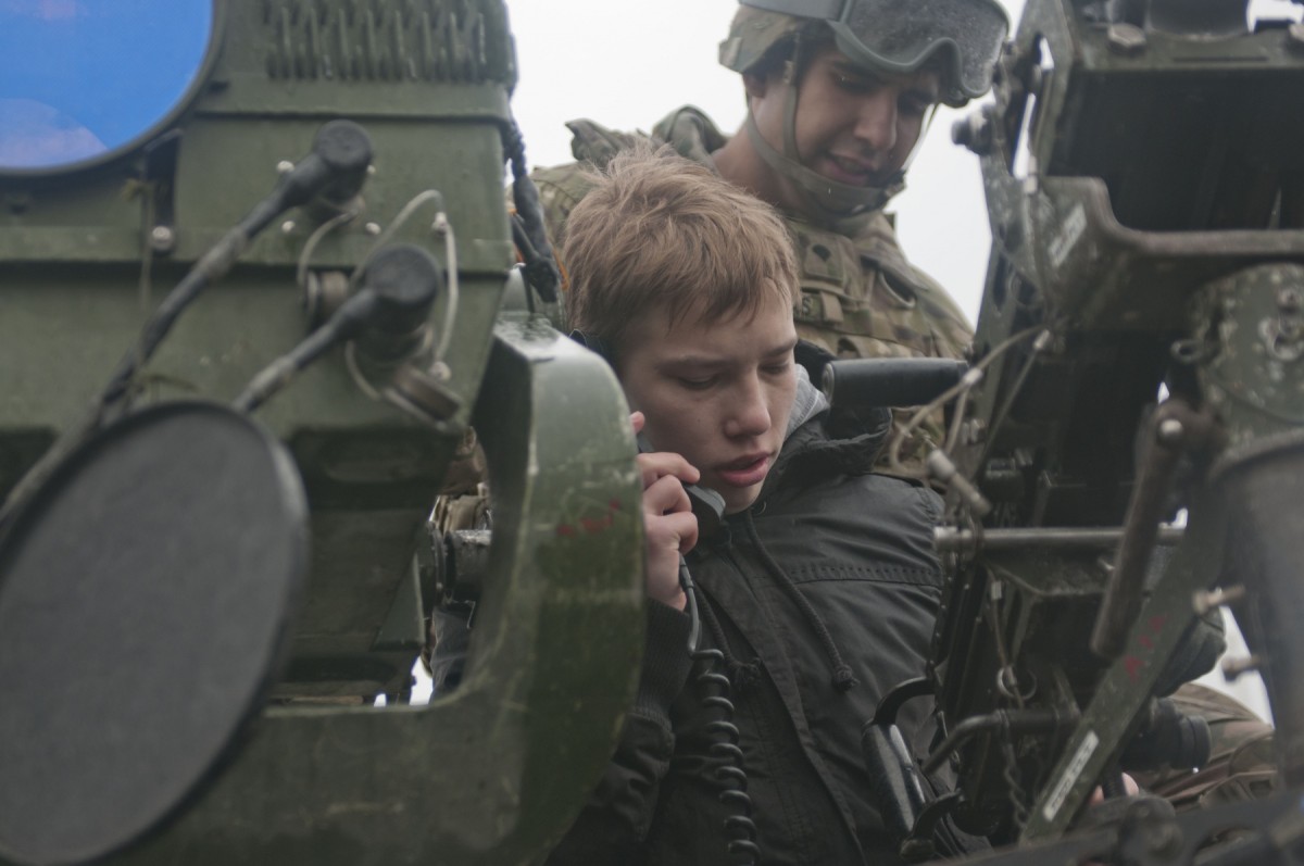 Anvil Troop Soldiers participate in Family Day | Article | The United ...