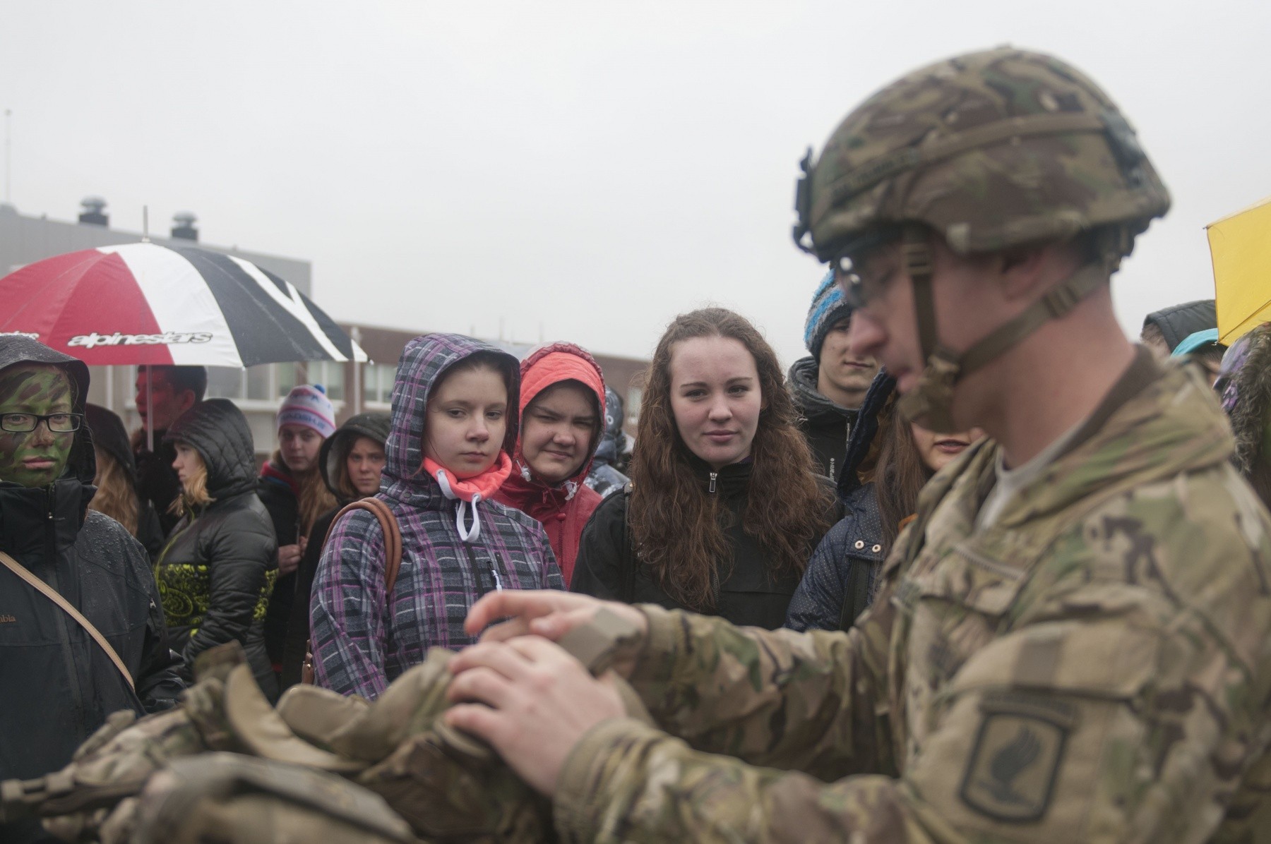 Anvil Troop Soldiers participate in Family Day | Article | The United ...
