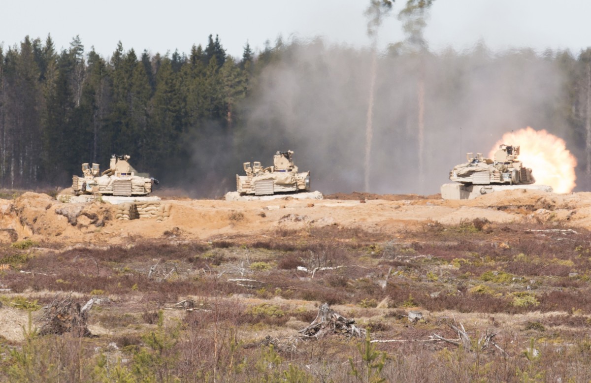 US tanks shoot for the first time in Estonia during live-fire ...