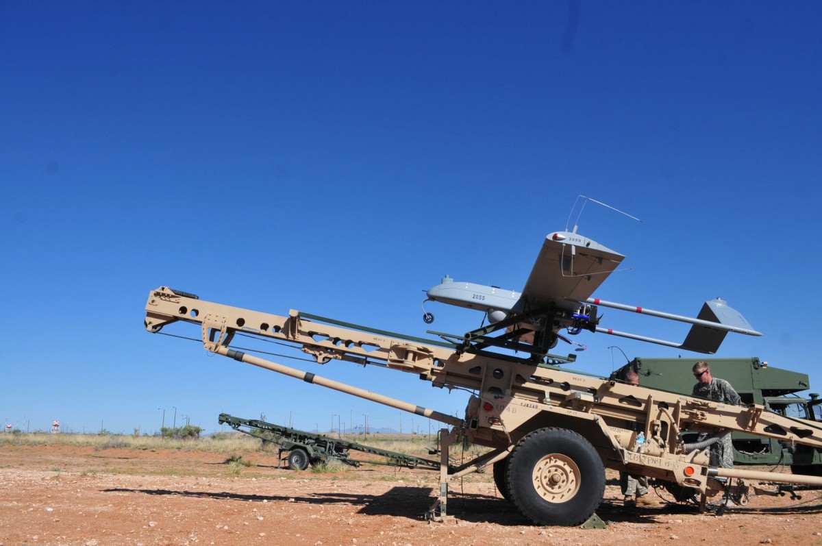 Combat Aviation Brigade Soldiers master control of drones during test ...