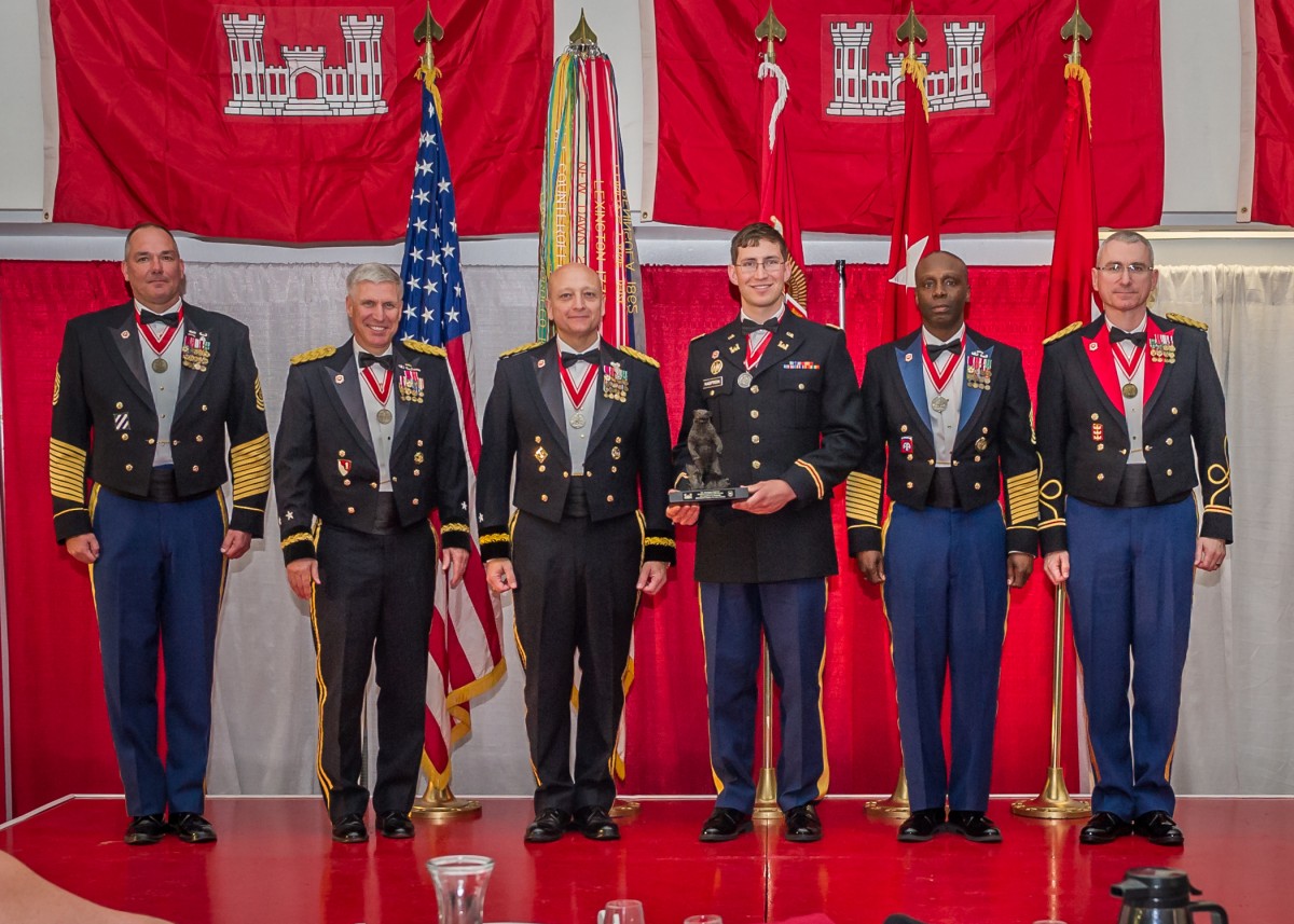 USAREUR Soldiers and civilian receive Engineer Regiment awards ...