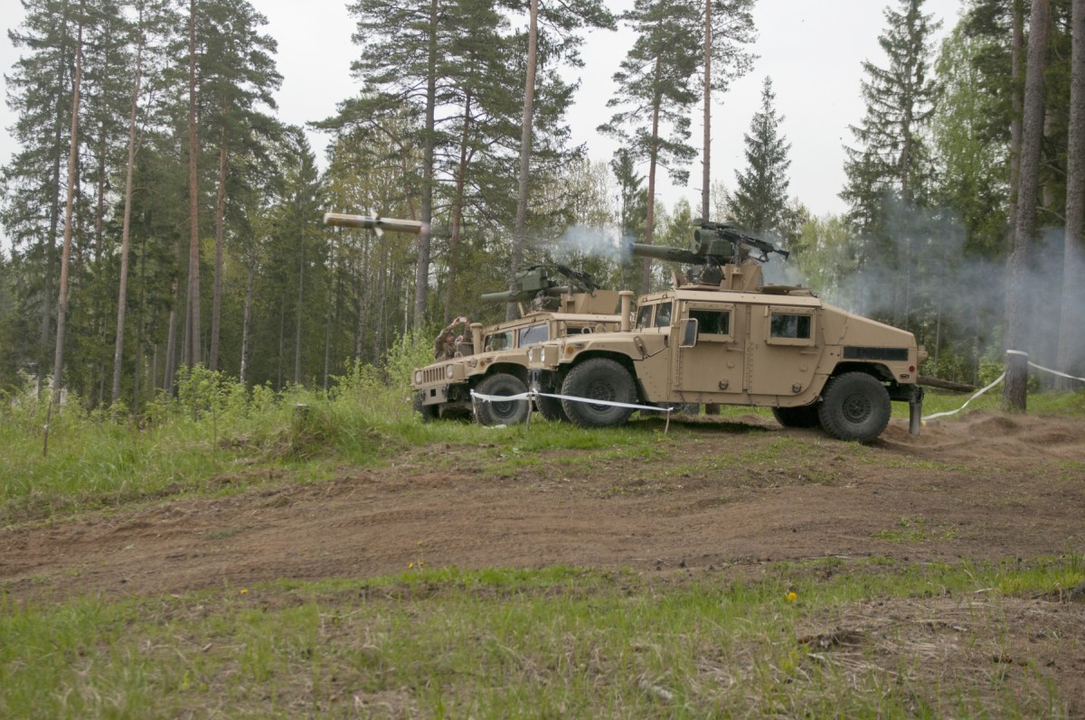 Estonian Defense Force soldier fires U.S. weapon | Article | The United ...