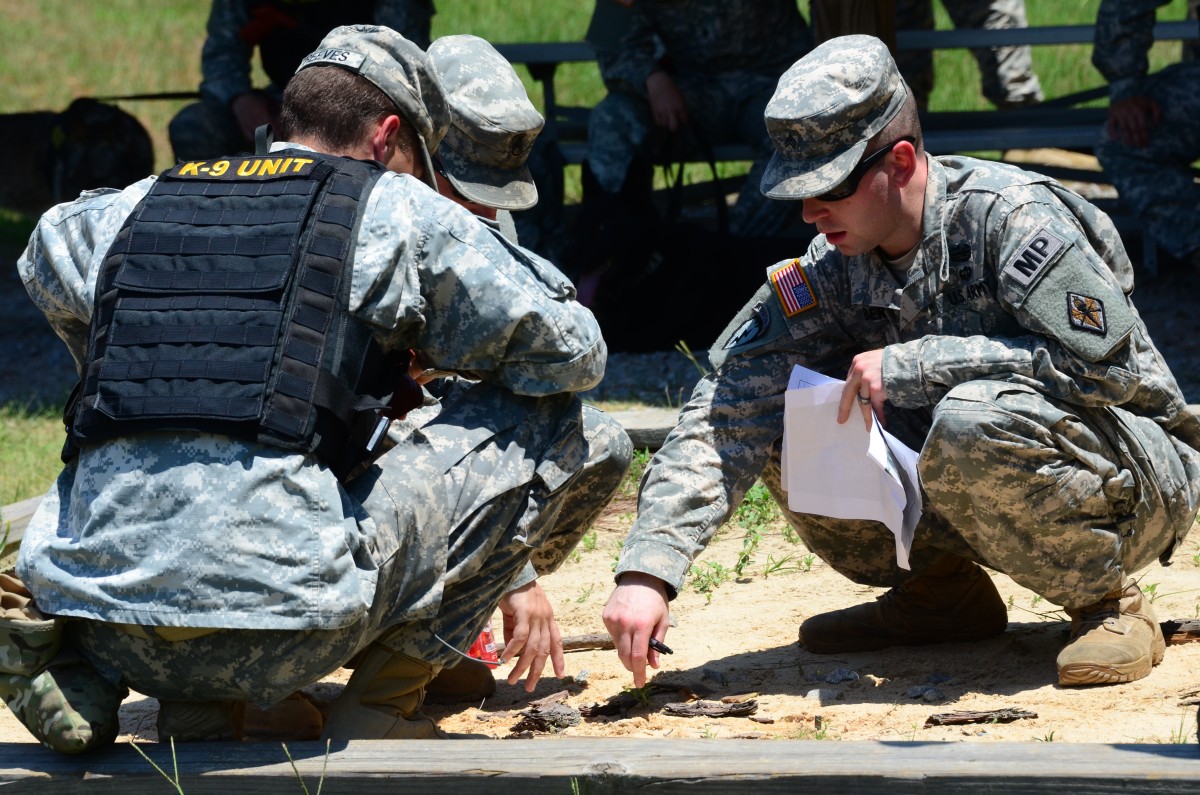 Soldiers, K-9s feel the heat in mock raid | Article | The United States ...
