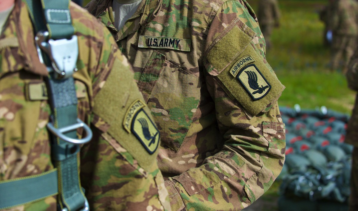 'Sky Soldiers' perform rotary wing airborne operation in Latvia ...