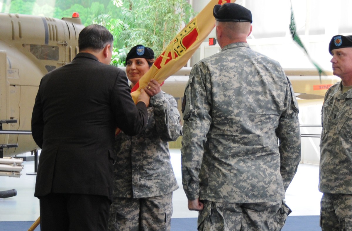Garrison welcomes new commander | Article | The United States Army