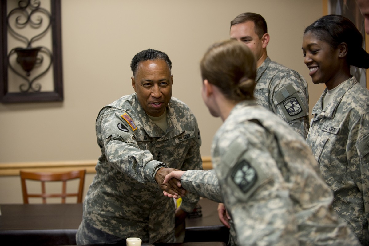 Four-star general gives leadership advice to cadets, lieutenants ...