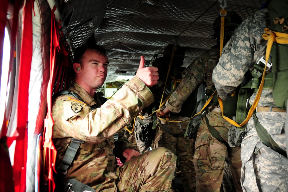 Washington Army and Air Guardsmen join in airborne exercise | Article ...