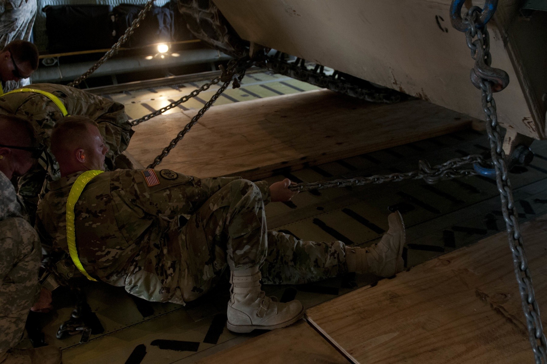 Packing ground power into an aircraft, Cav unit prepares for fast ...