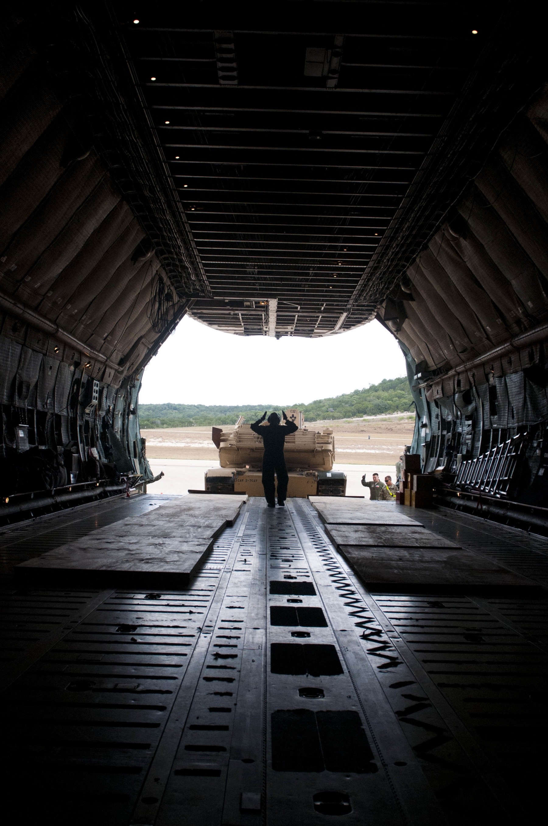 Packing ground power into an aircraft, Cav unit prepares for fast ...