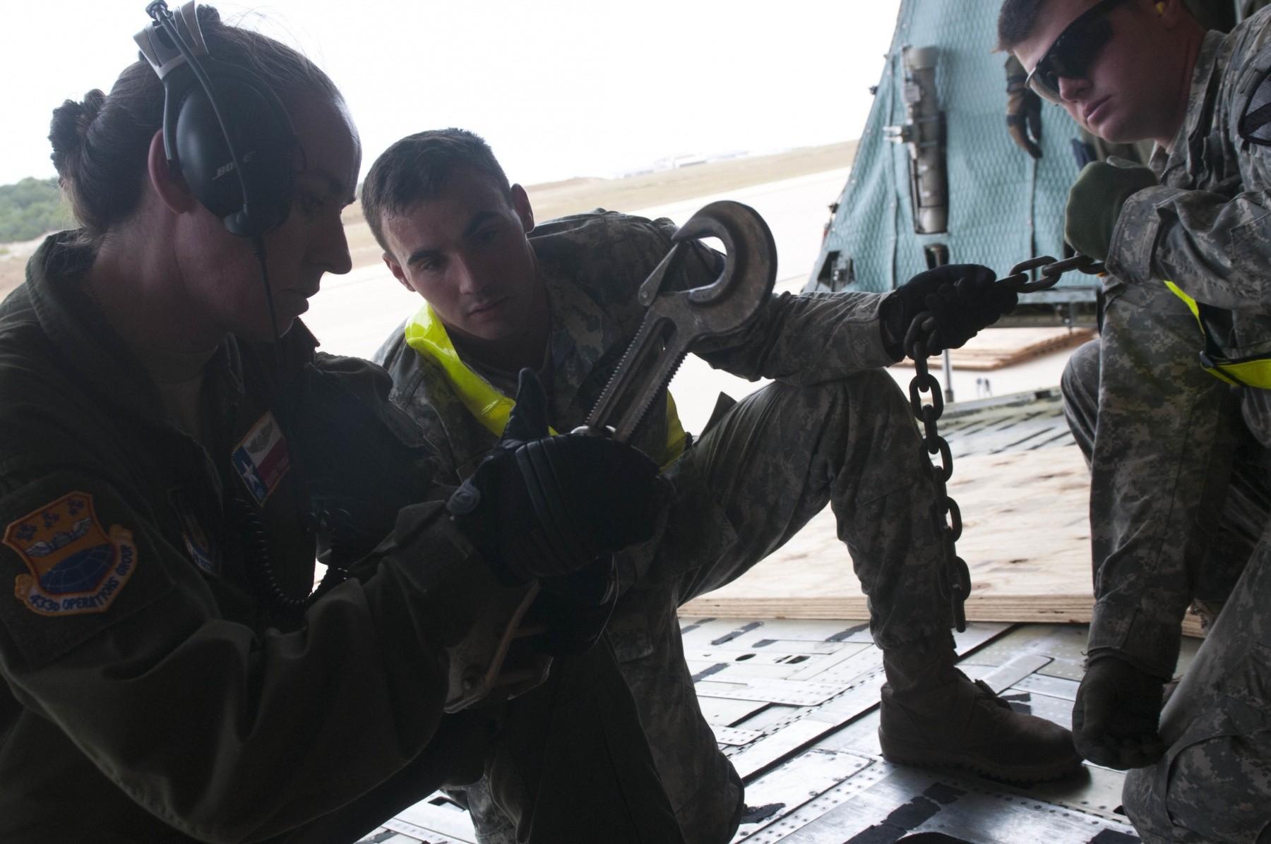 Packing ground power into an aircraft, Cav unit prepares for fast ...
