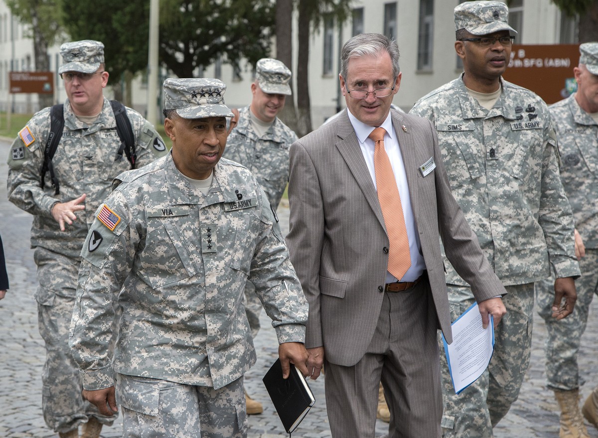 Army Materiel Commanding General visits Panzer Kaserne | Article | The ...