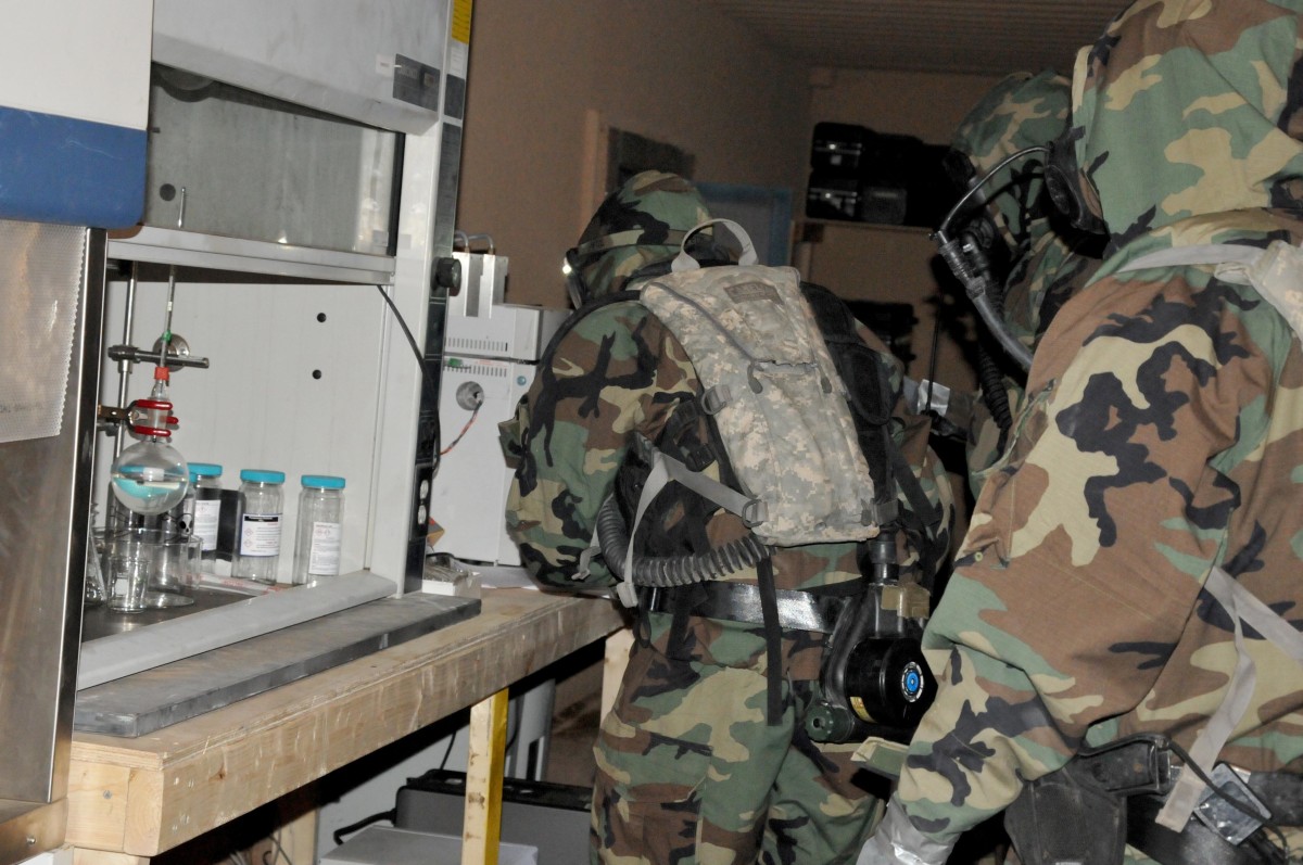 Soldiers reach back with 'comms-in-a-briefcase' for missions | Article ...