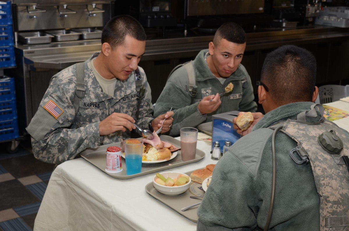 Eyes, stomachs bulge at Turkey Day feast | Article | The United States Army