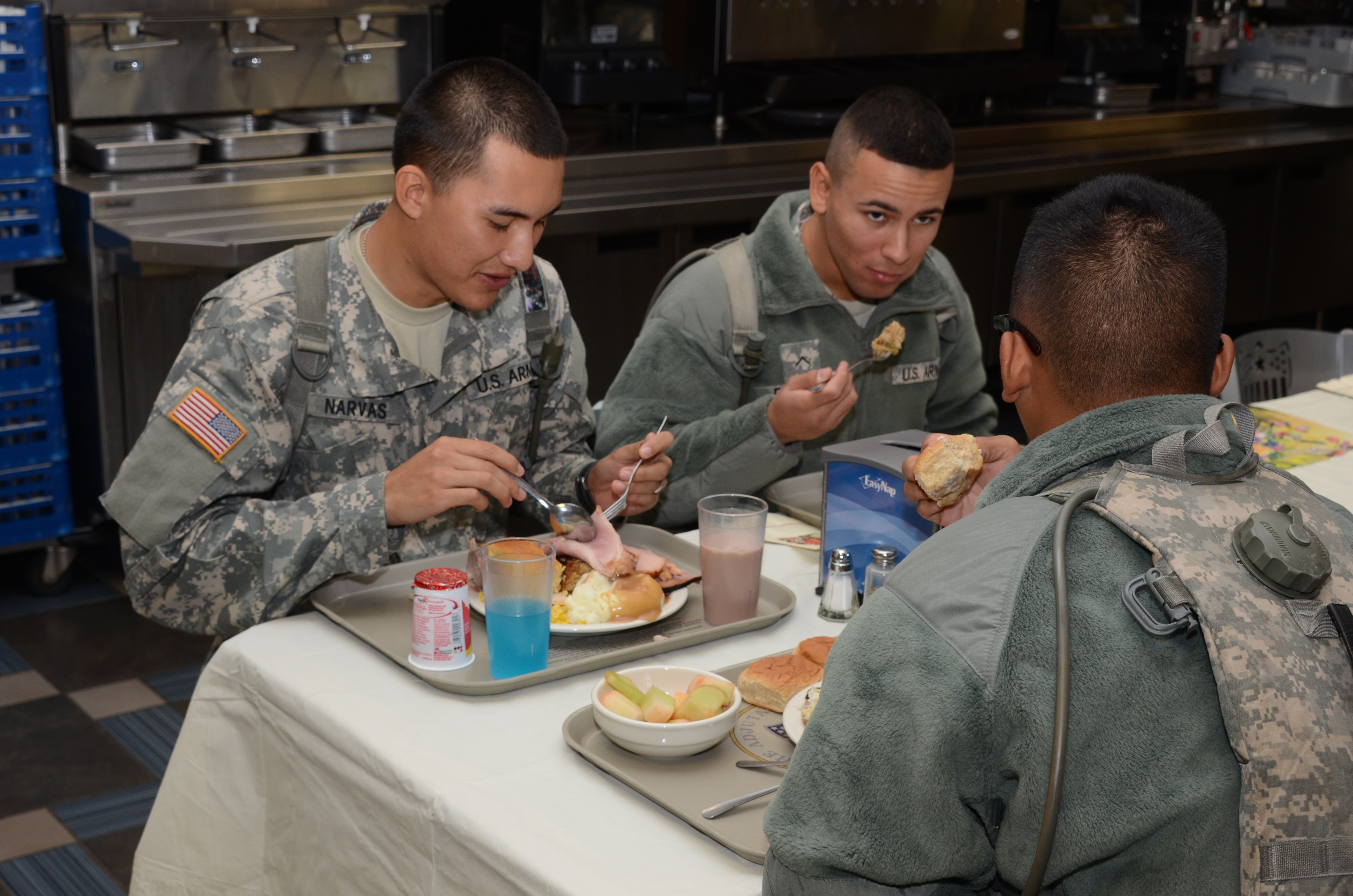 Soldiers Eating Thanksgiving