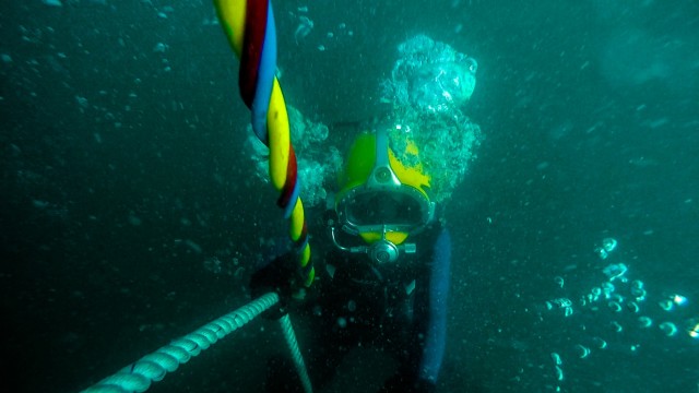 US Army divers sharpen skills in the 'Deep Blue' | Article | The United ...
