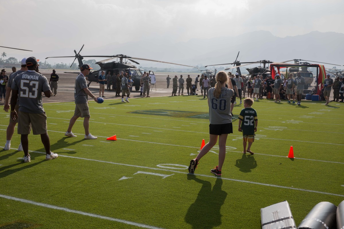 The 2016 Pro Bowl Draft hosted on Wheeler Army Airfield | Article | The ...