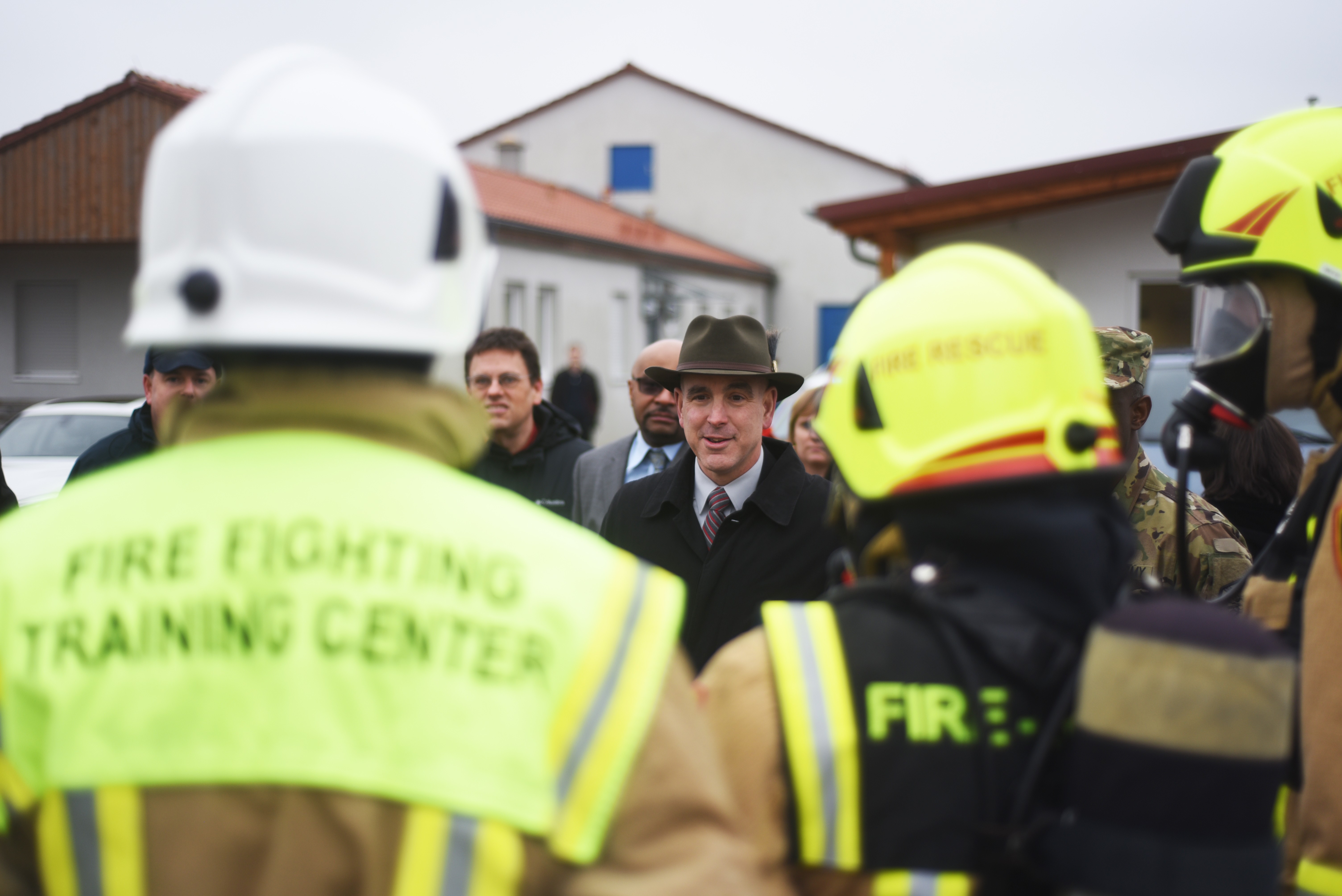 IMCOM-E region director visits Ansbach fire training center | Article ...