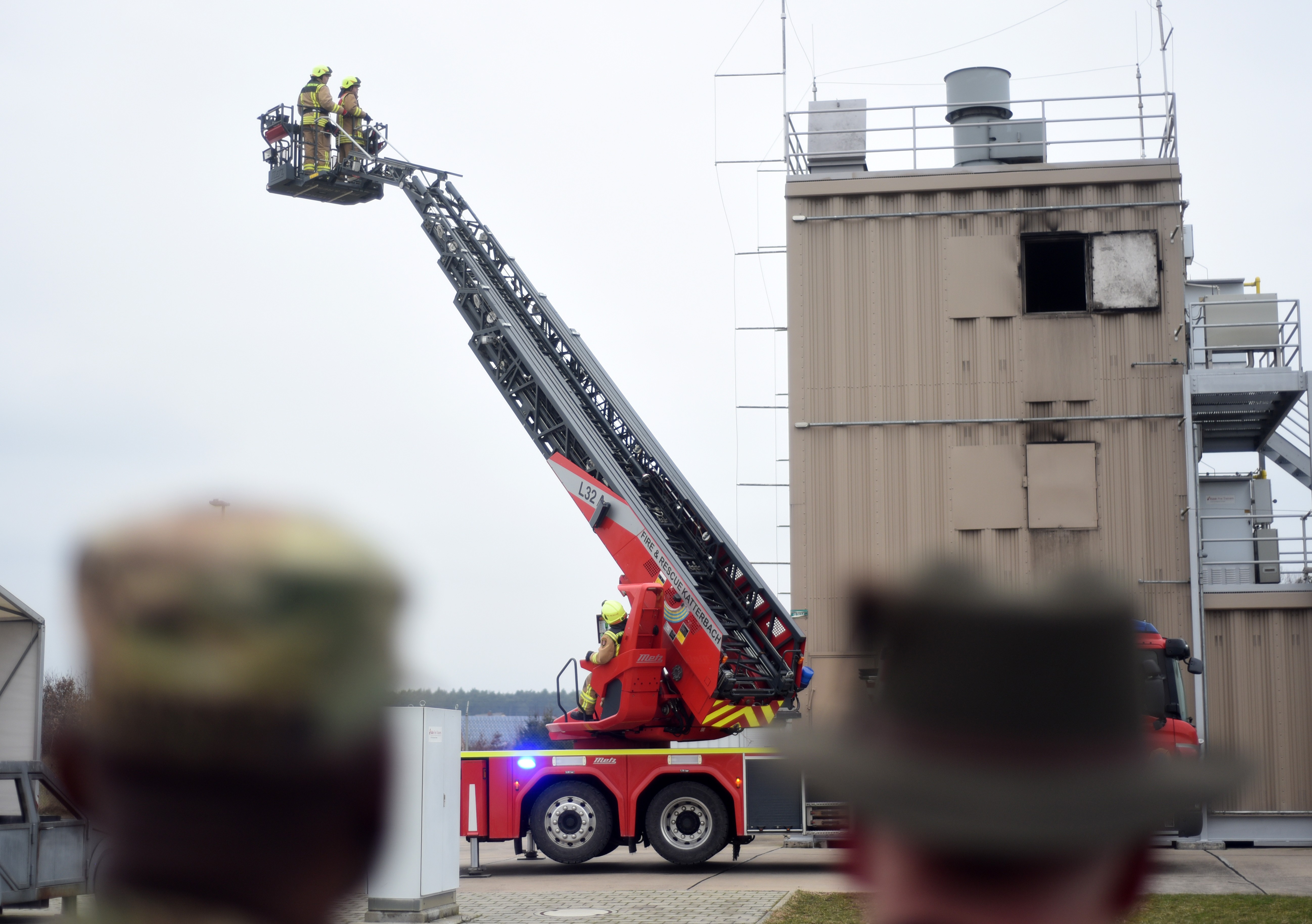 IMCOM-E region director visits Ansbach fire training center | Article ...