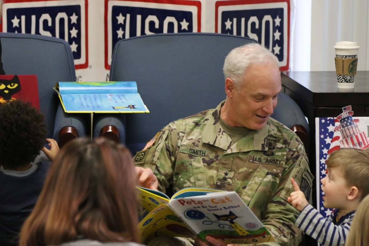 Uniting Families Through Reading | Article | The United States Army