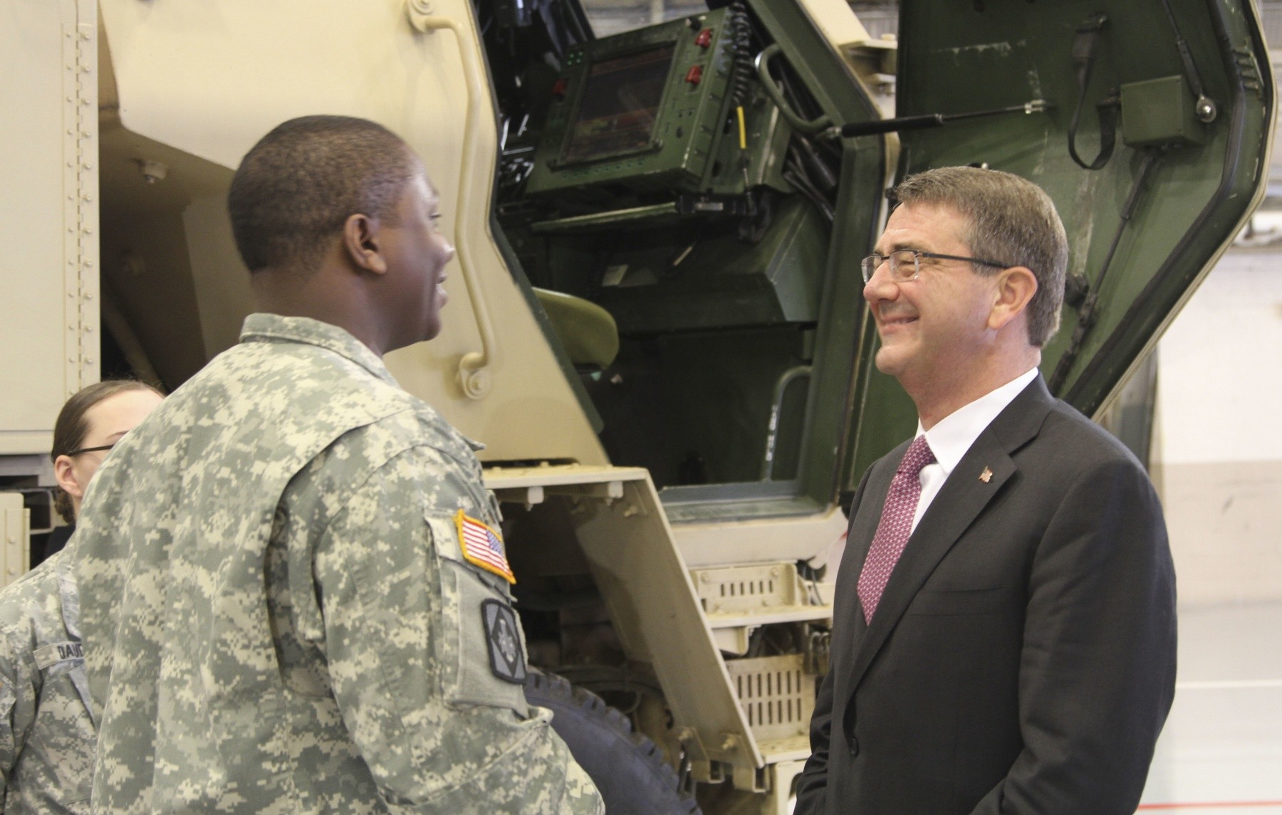 Artillery NCO gives capabilities brief to Secretary of Defense ...