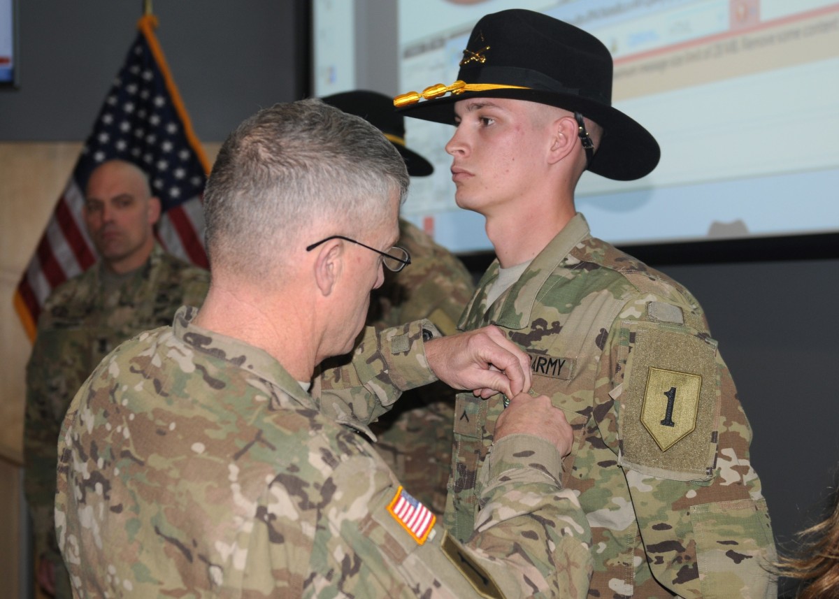 1st Inf. Div. trooper displays Army Values by rendering aid to fellow ...