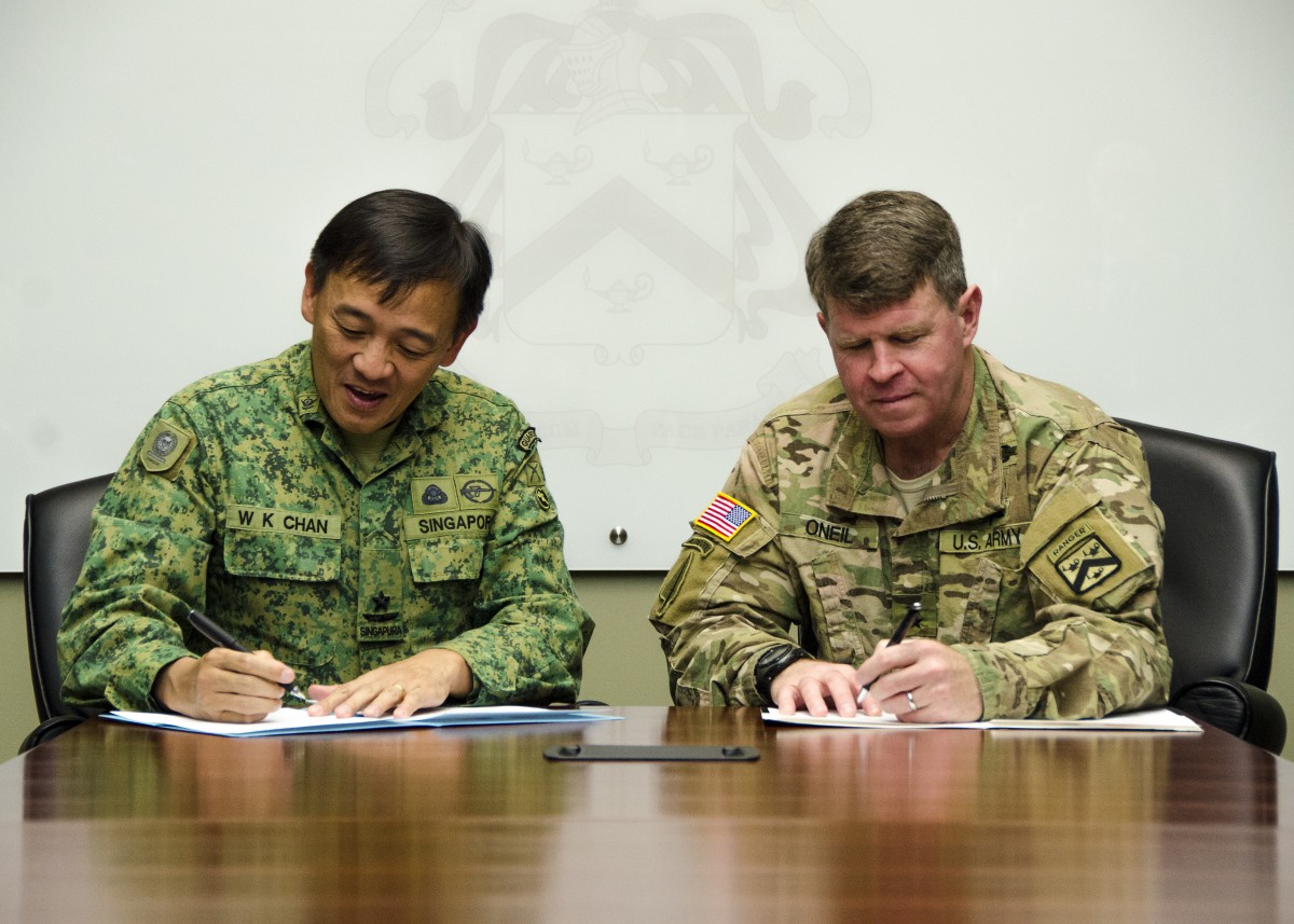 Singapore Armed Forces, U.S. Army Combined Arms Center Share Training ...