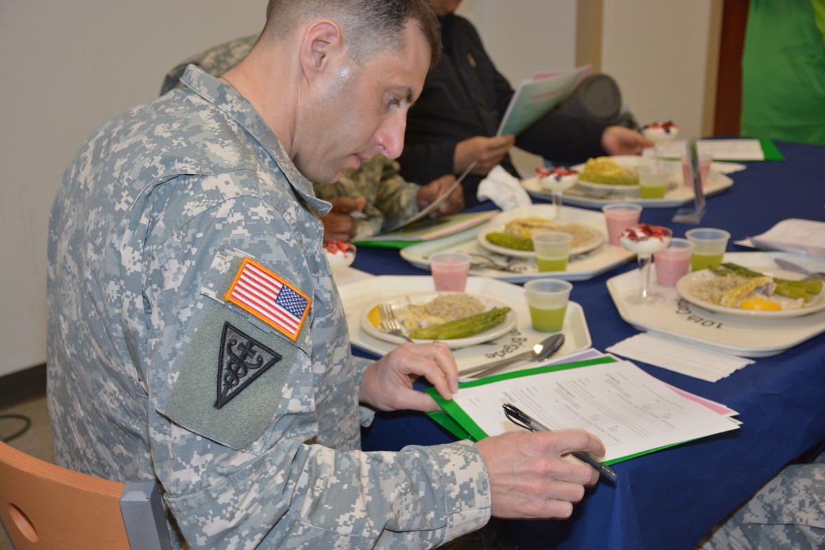 Dining facilities showcase healthy, nutritious food | Article | The ...