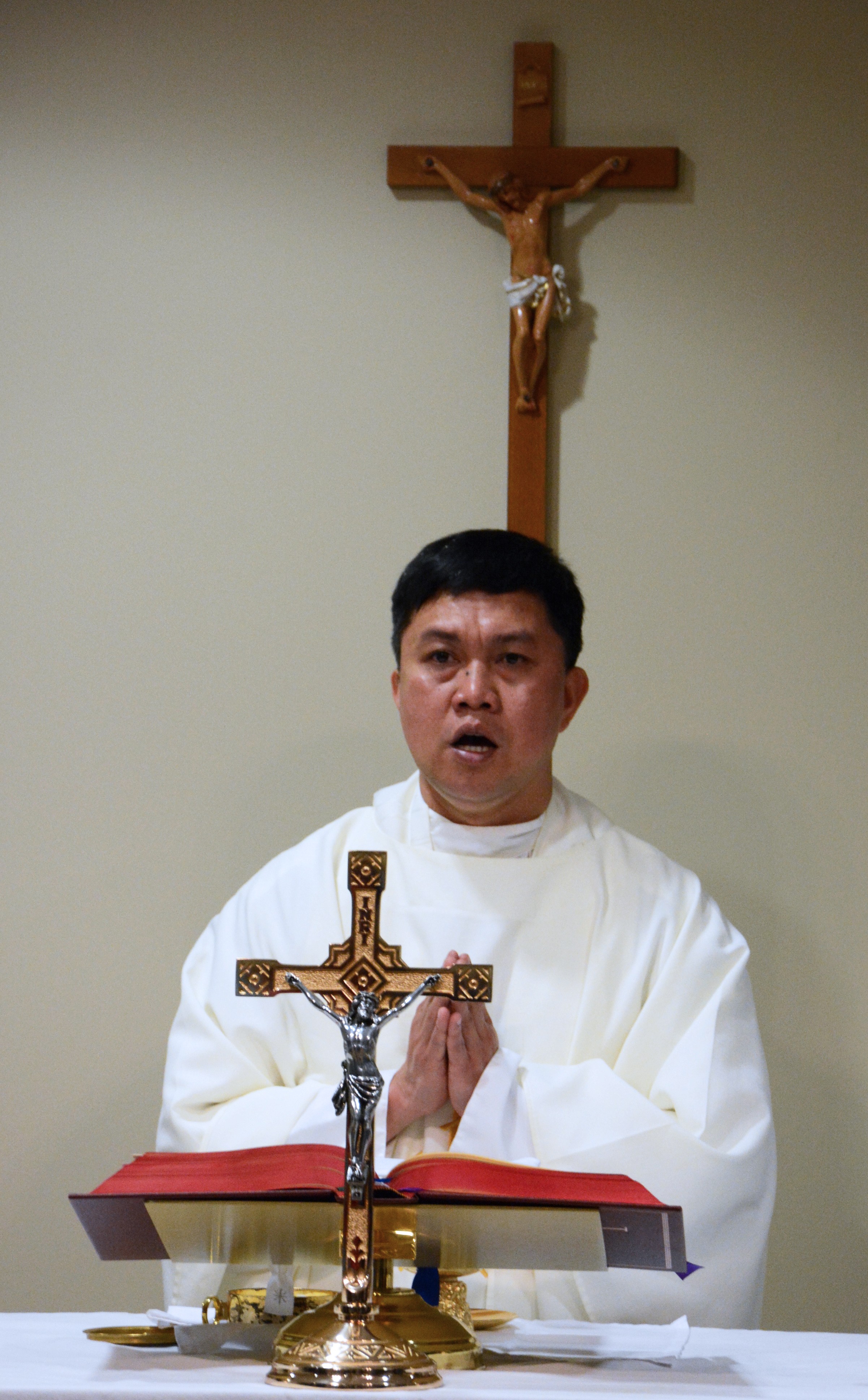 First Catholic Mass held in Army's newest medical center | Article ...