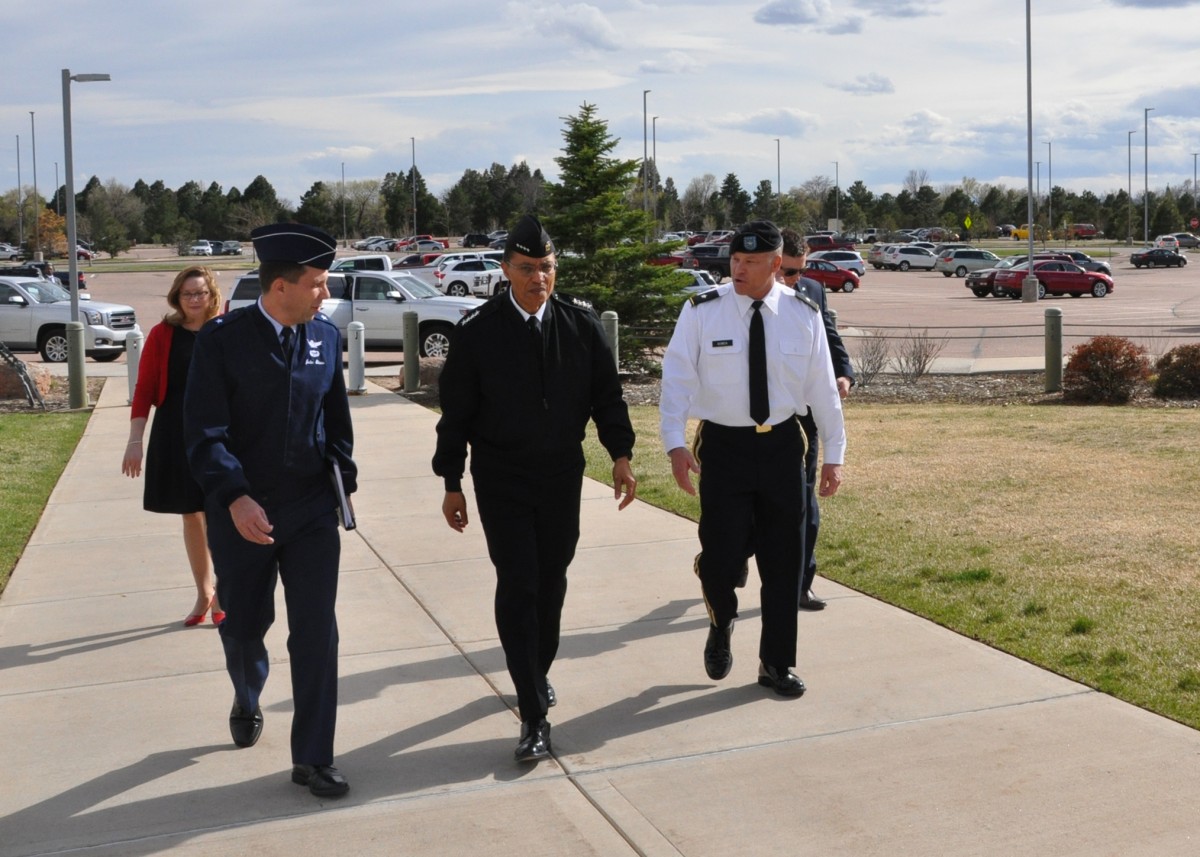 USSTRATCOM commander tours SMDC facilities | Article | The United ...