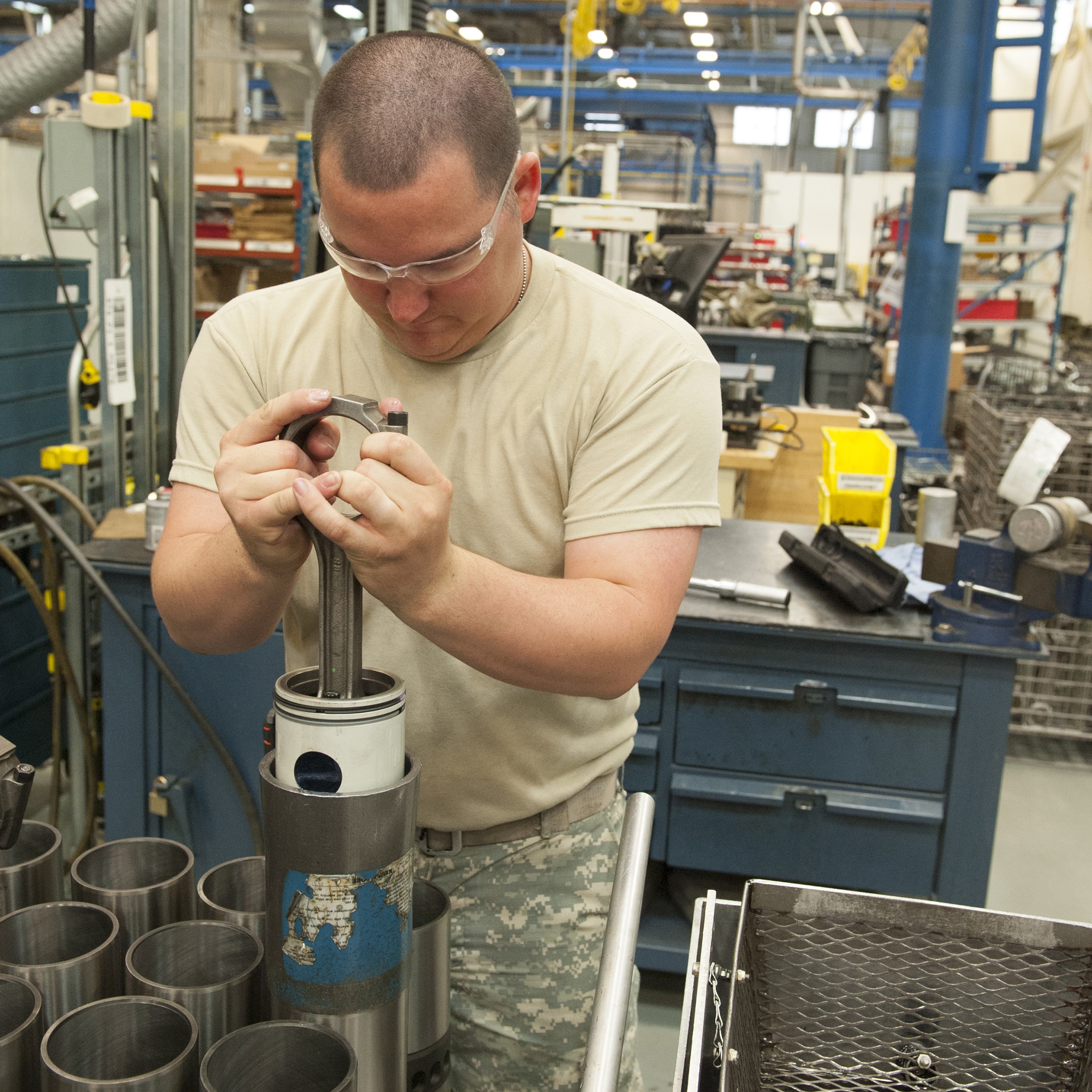 900th Maintenance learns from ANAD's combat vehicle experts | Article ...