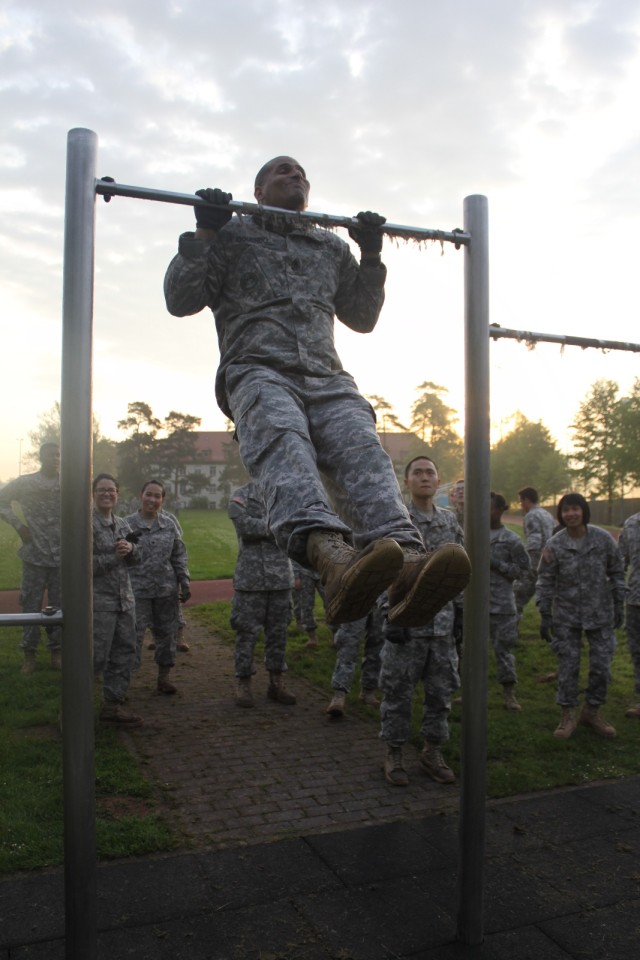 Junior enlisted medical Soldiers motivate through physical fitness ...