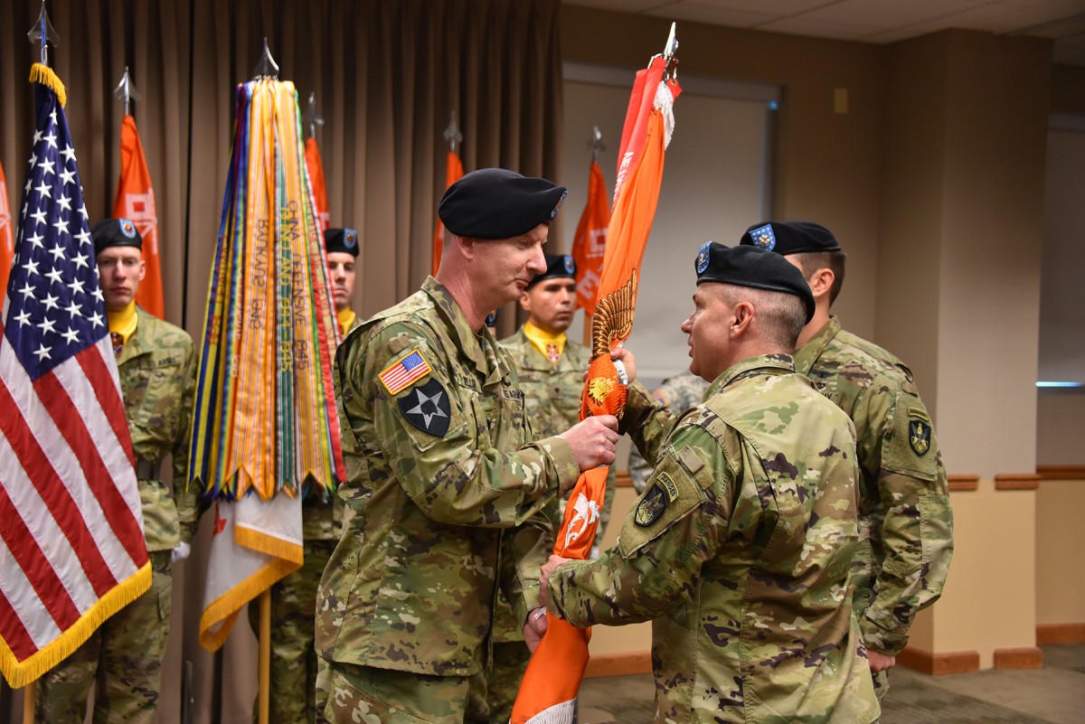 53rd Signal Battalion conducts change of command | Article | The United ...