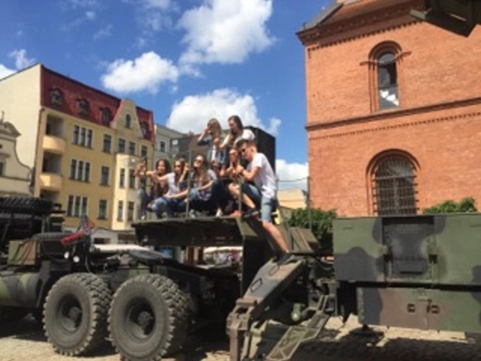 5-7 ADA BN and 16th SUST BDE hold static display at Anakonda 16 ...