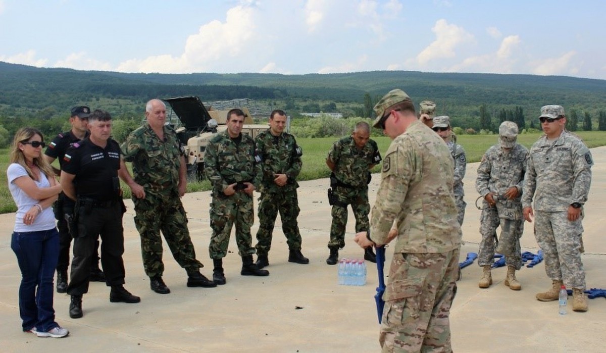 Tennessee Army National Guard cross train with Bulgarian Military ...