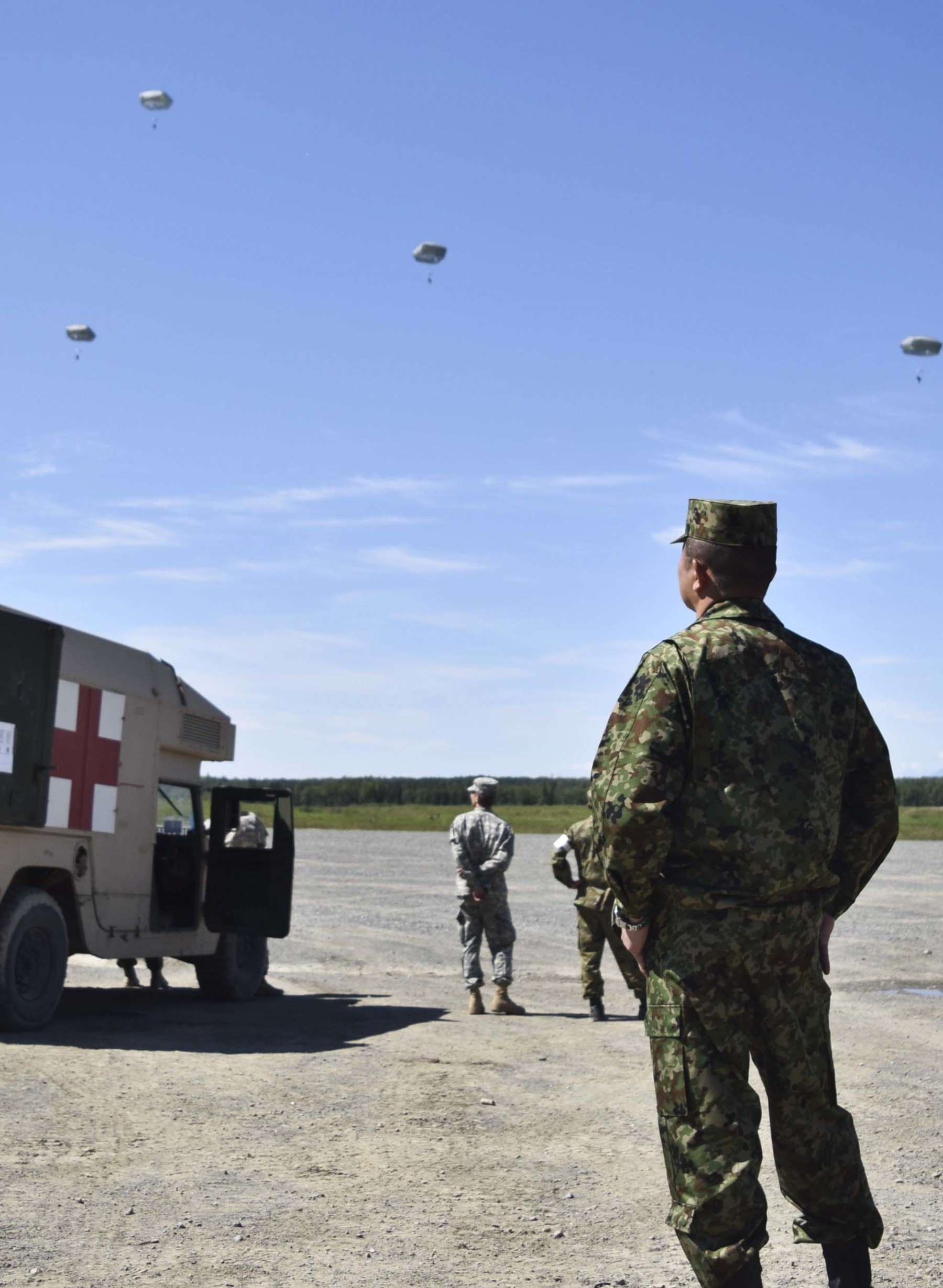 Japanese, Arctic paratroopers share diverse spectrum of airborne skills ...