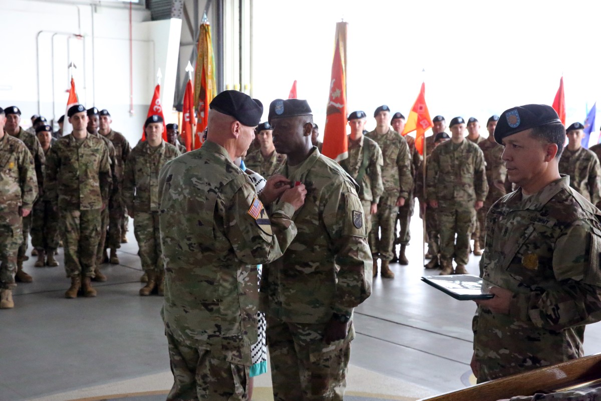 Parker takes command of Dragon Warriors | Article | The United States Army