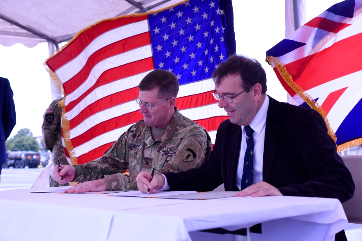 US, UK sign equipment leasing agreement | Article | The United States Army