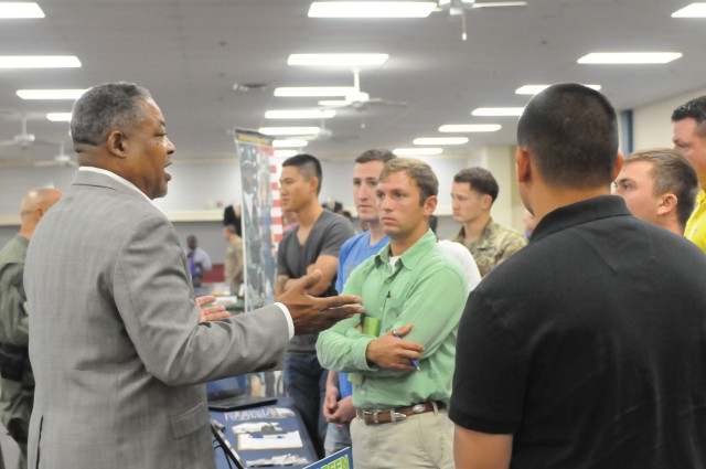Soldier for Life center connects Soldiers with employers | Article ...