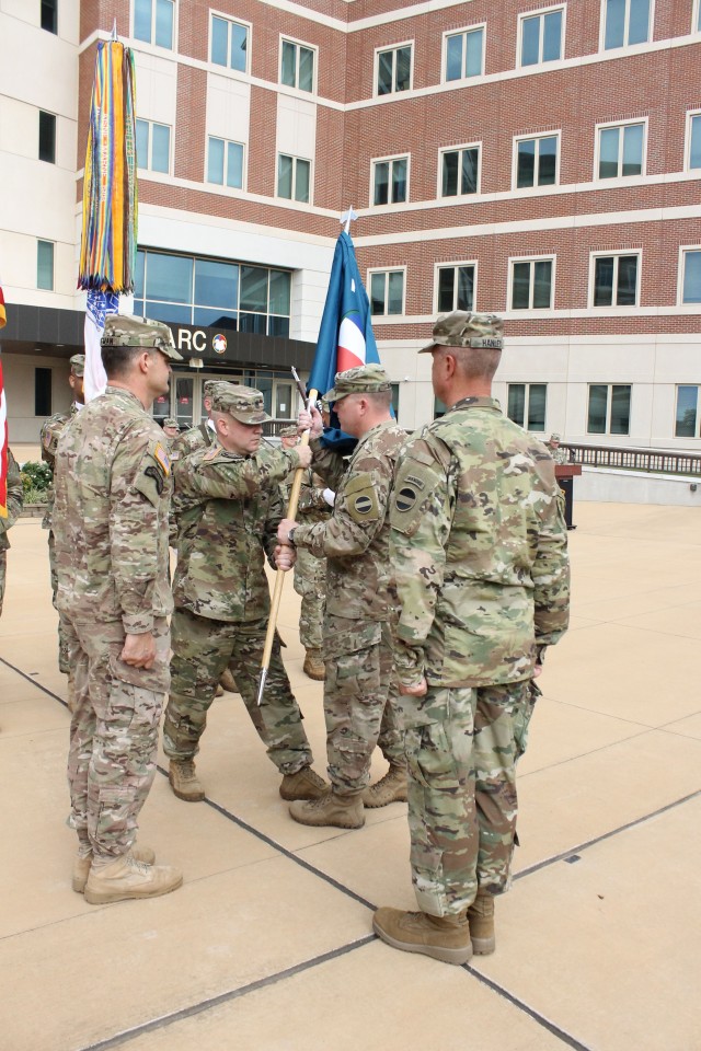 Battalion colors pass during FORSCOM-USARC STB Change of Command ...