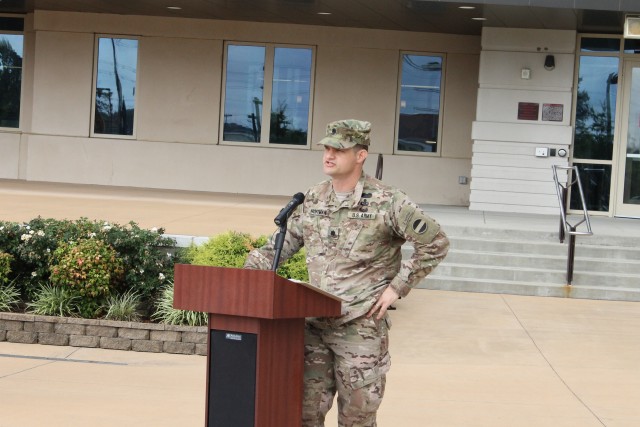 Battalion colors pass during FORSCOM-USARC STB Change of Command ...