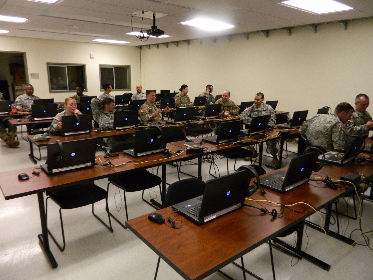 301st Maneuver Enhancement Brigade soldiers use Virtual Battlespace to ...