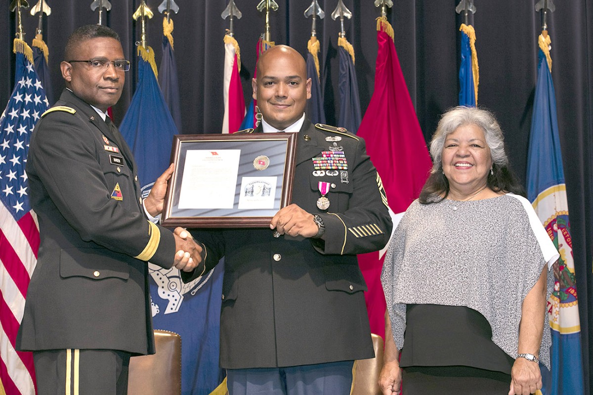 Retired explosive ordnance Soldier was counterweight against enemy bomb ...