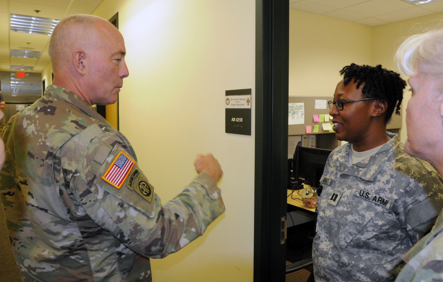 Army Reserve Commanding General visits ARMEDCOM | Article | The United ...