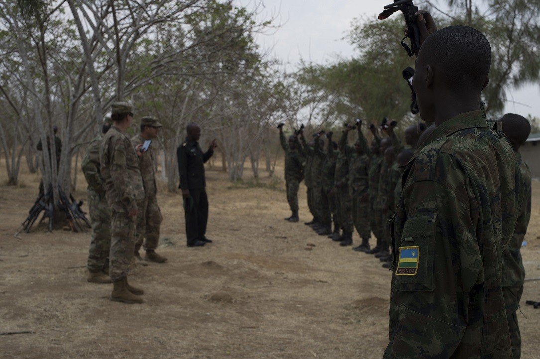 U.S. Army turns Rwandan soldiers into lifesavers | Article | The United ...