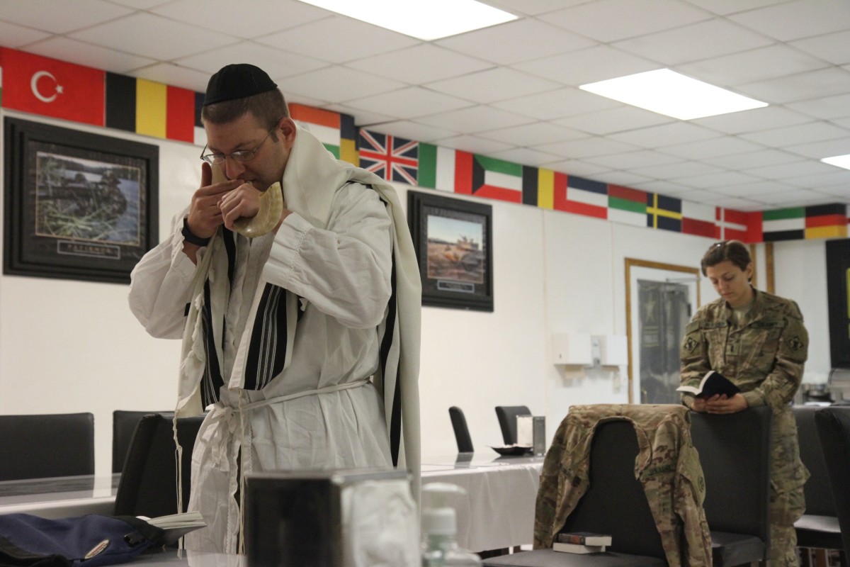 Service members celebrates Rosh Hashanah in BAF | Article | The United ...