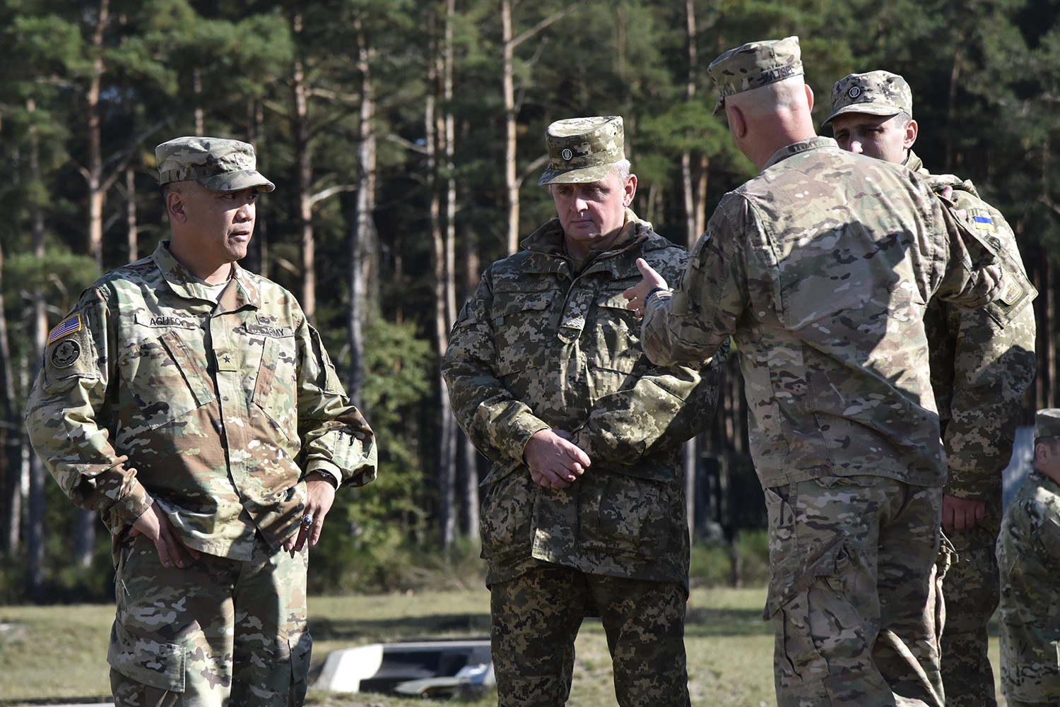 Ukrainian defense representatives visit 7ATC | Article | The United ...