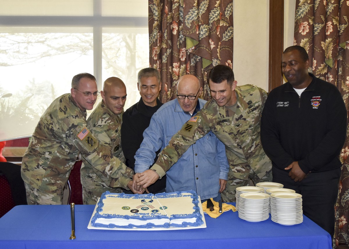 Military Retirees Honored in Area IV | Article | The United States Army