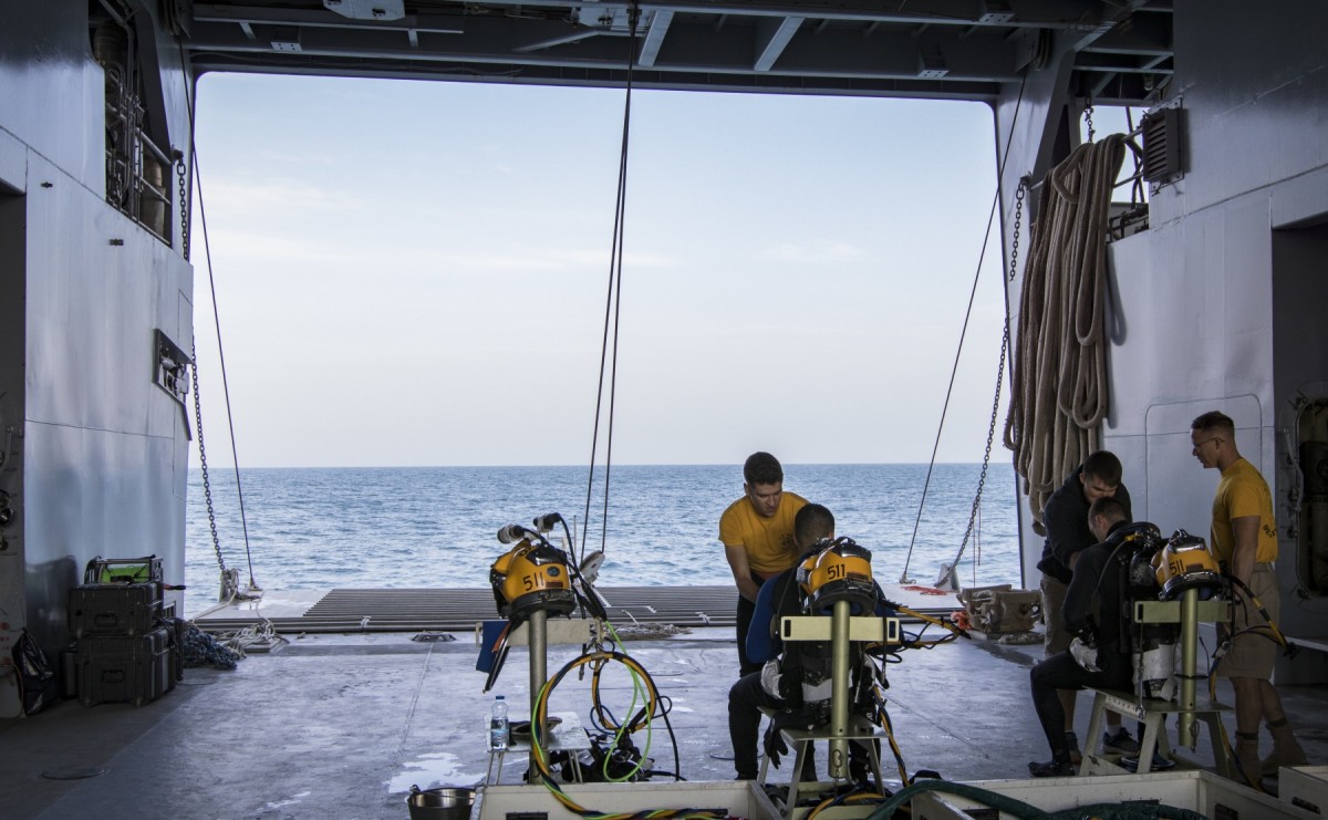 Deployed Army divers plunge into Operation Deep Blue | Article | The ...