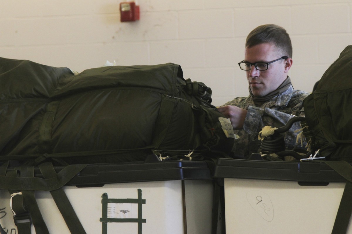 Nashville riggers, Lifeliner Soldiers unite for airdrop training ...