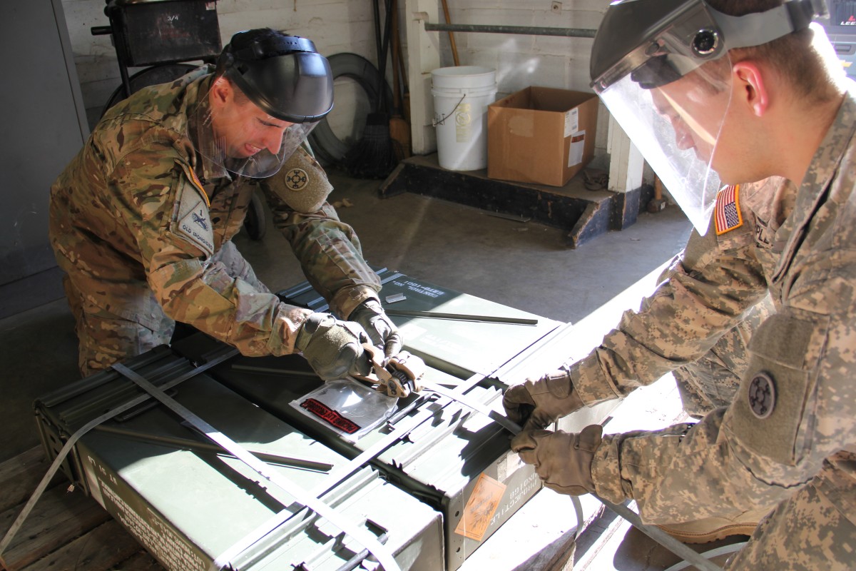 Reserve Soldiers 'sweep' excess ammo | Article | The United States Army